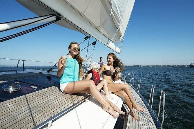 4 hours Sailboat Tour for 2 people along the Los Angeles Coastline - A Closer Look at the Experience