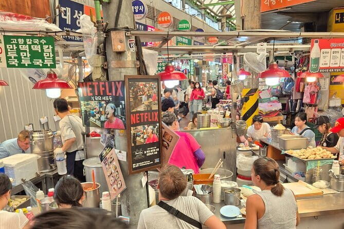 4 Hours UNESCO Palace and Street Food Tour in Seoul - Key Points