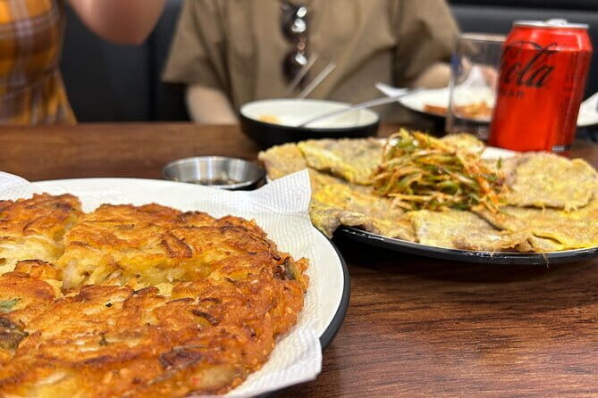 4 Hours UNESCO Palace and Street Food Tour in Seoul - Exploring Seoul’s Royal Palaces