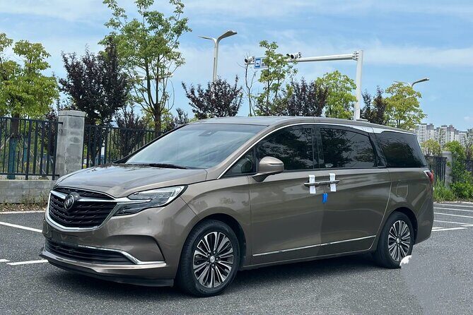 4-Hr Shanghai Layover Tour: Maglev, Wet Market, Food, Landmarks - Key Points