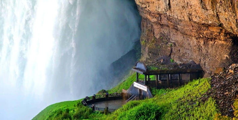 4 hr Summer Fun Tour - Niagara Falls Canada - Starting with the Transportation