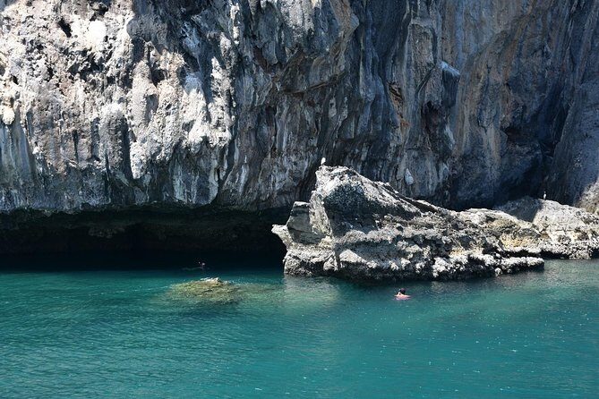 4 Island Tour to Emerald Cave by Longtail Boat from Koh Lanta - Koh Ma: Feeding Fish and Batting Sightings
