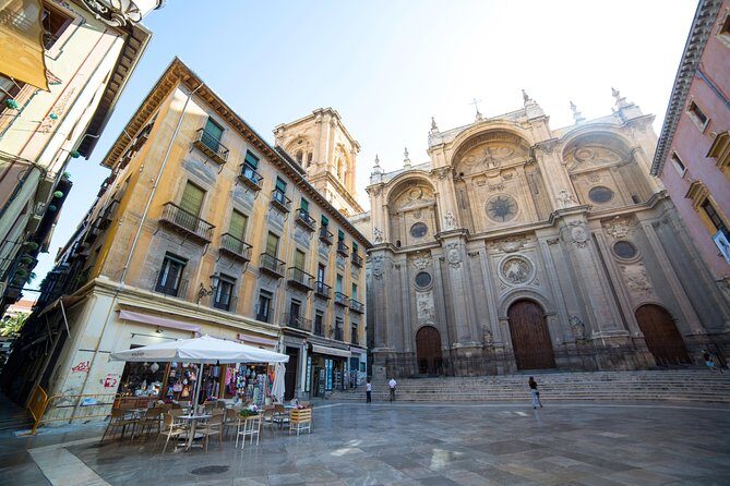 4 neighborhoods 4 cultures. Half day private tour in Granada - FAQ
