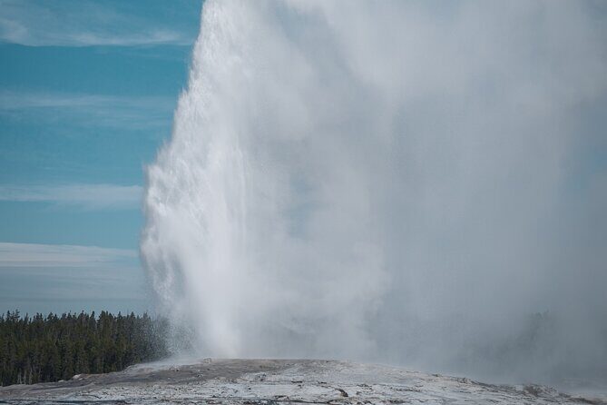 4 Person Full-Day PRIVATE Yellowstone Tour in a Raised Roof Van- Picnic Lunch - The Route and Major Stops