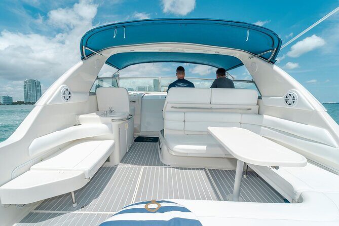 40' Miami Yacht Rental up to 13 Persons - What to Expect from Your Miami Yacht Experience
