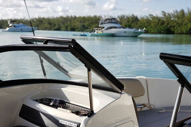 42 Ft Private Yacht Miami, rent for 2 our 4 hours, for 12 people - What You Can Expect on the Water