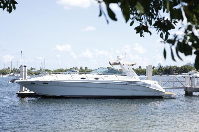 45 Ft Private Yacht Rental in Miami - Key Points