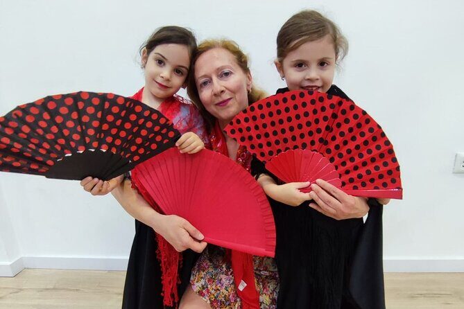 45 minutes flamenco dance class for family in Málaga - Authenticity and Reviews from Participants
