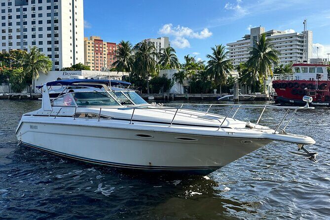 46-foot Private Yacht Rental in Miami - Key Points
