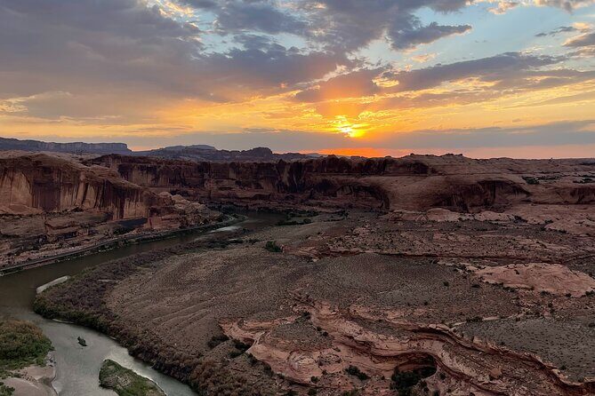 4x4 Hell's Revenge Jeep Tour - Discovering Moab’s Most Exciting Trail