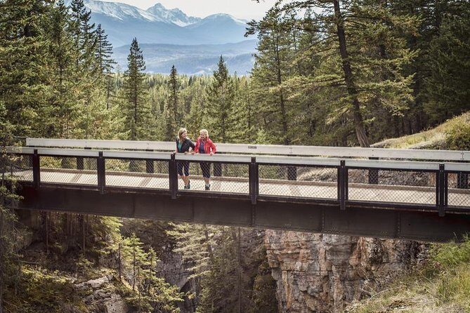 5 Day Rockies Mountains and Glaciers Tour, Icefield Parkway Hotel - An in-depth look at the 5 Day Rockies Mountains and Glaciers Tour