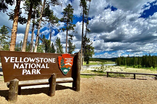 5-Day Yellowstone and Grand Teton Guided Tour from Salt Lake City - Day 2: Jackson Hole, Elk Antler Arches & National Elk Refuge