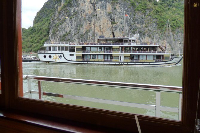 5 Days 4 Nights Hanoi - Halong Bay - Peaceful Halong Bay Cruise, one of 7 world Wonders - Key Points