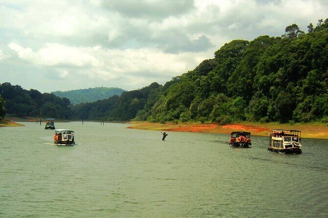5 Days Kerala Tour with Private Car Houseboat Munnar and Thekkady - FAQs