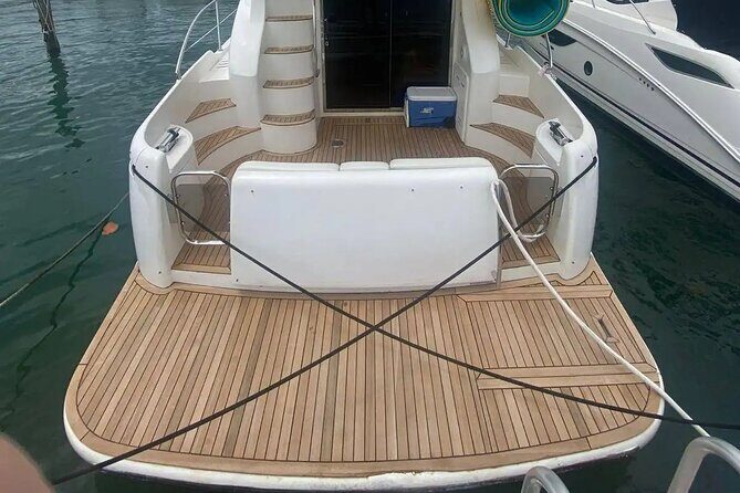 50ft, 1 Hour FREE Miami Yacht Rental, 2 to 6 Hours, 13 People - What to Expect from Your Miami Yacht Adventure