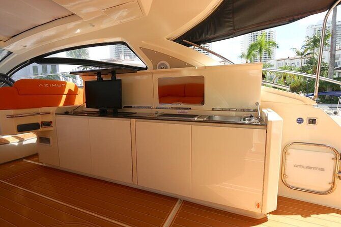 52' Azimut Yacht Charter - Who Is This Tour Perfect For?