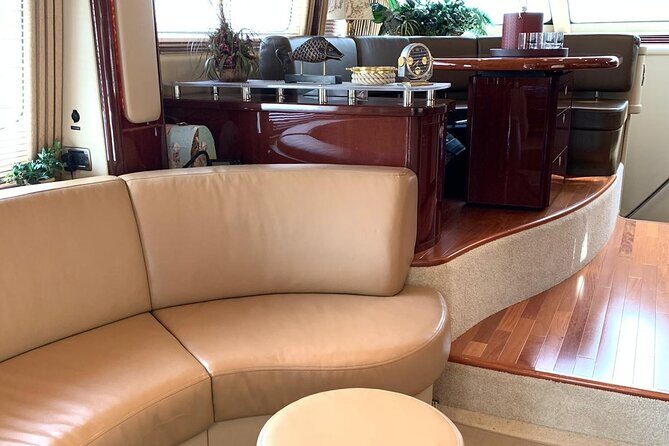 58 ft private tour in Miami, Yatch Rental 4 to 8 hours, 13 people - A Luxurious Way to See Miami: The 58 Sea Ray Yacht Tour