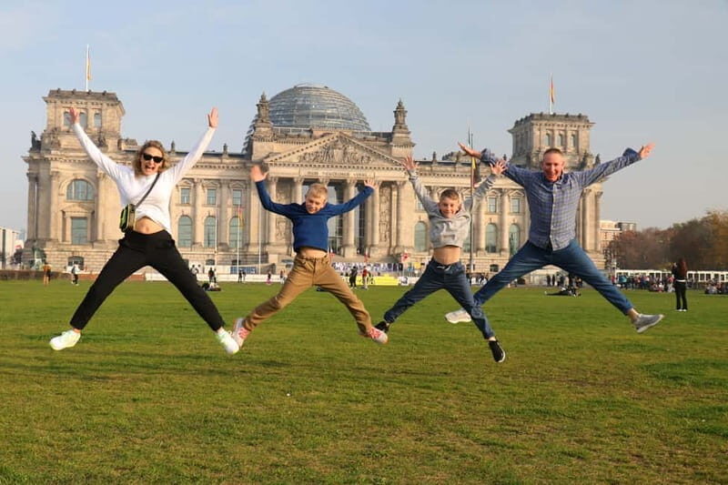 5h Berlin private Tour with Guide, Chauffeur & Photographer - The Art of Photography: Capturing Your Berlin Moments