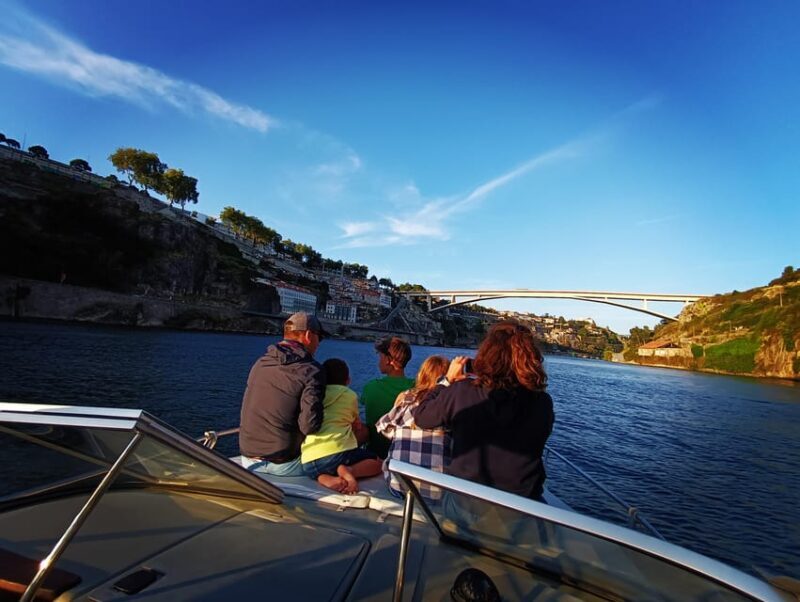 6 Bridges, Not Shared Boat Tour 1h30m, group price up to 6px - Key Points