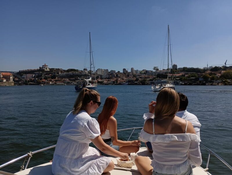 6 Bridges, Not Shared Boat Tour 1h30m, group price up to 6px - Who Is This Tour Best For?