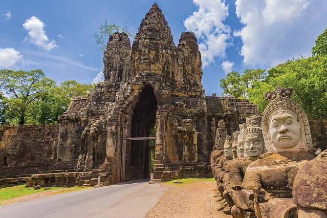 6 Days Private Guide Tour Phnom Penh to Siem Reap included domestic flight - Key Points