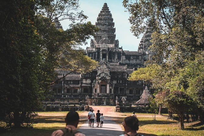 6 Days Private Guide Tour Phnom Penh to Siem Reap included domestic flight - The Bottom Line