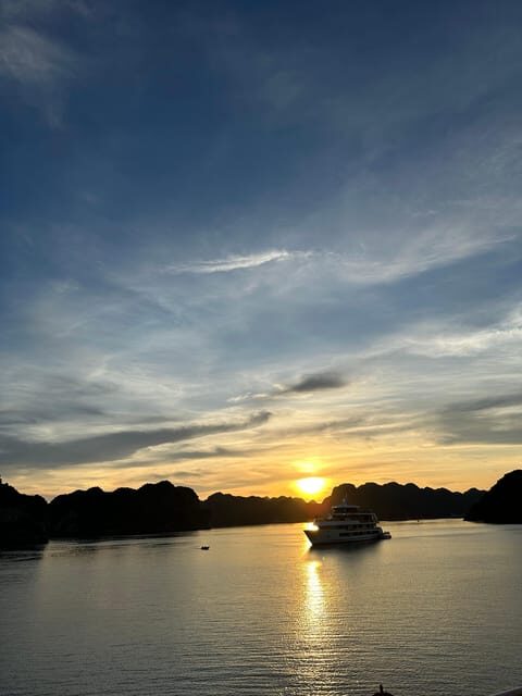 6 hours Ha Long Bay Group tour:Sung Sot-Ti Top-Kayaking - FAQs