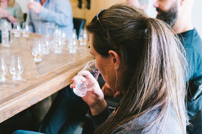 6 Hour's - Queenstown's Helicopter Gin Tour - Arrowtown Winery: Tasting in a Historic Setting