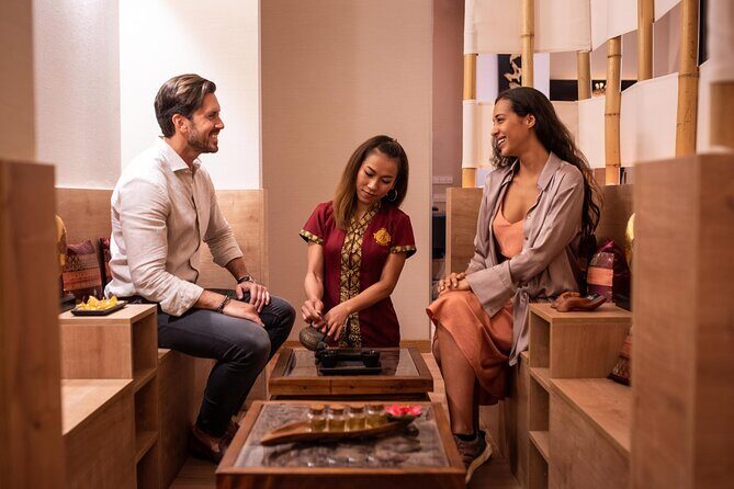 60 min Couple's Massage to Choose and 30 min Floral Bath THAI MASSAGE ALURA - What the Experience Entails