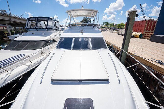 60ft 1 Hour FREE | Miami Yacht Rental | 3 to 6 Hours | 13 People - Who Should Consider This Yacht Experience?