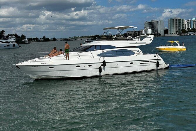 62ft + FREE HOUR Miami Yacht Rental 3-6 Hours up to 13 People - Key Points