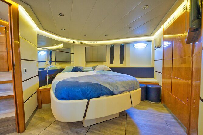 62ft Perching James Bond Miami Yacht Rental - The Sum Up