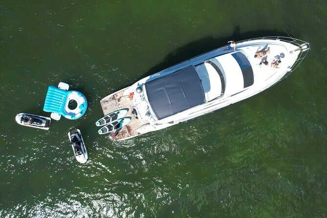 65ft Yacht Charter in Miami - Introduction to the Miami Yacht Experience