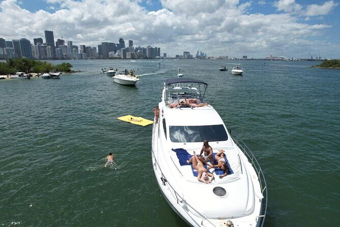 65ft Yacht Charter in Miami - The Cost and Value for Money