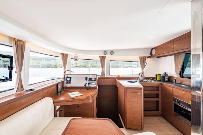 7-Day Crewed Charter "The Cosmopolitan" Lagoon 42 catamaran - Key Points