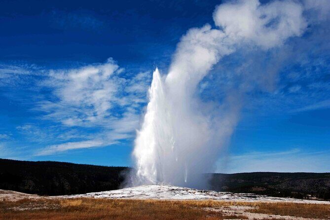 7-Day Tour in Yellowstone and Las Vegas From Salt Lake City - A Deep Dive into the Experience