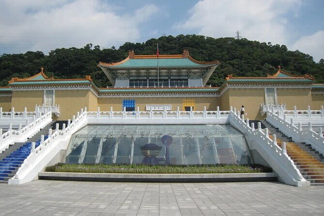 7 Days Taiwan Island Iconic Sights and Rich Cultural Tour - Starting in Taipei: A Perfect Introduction to the City and Its Heritage