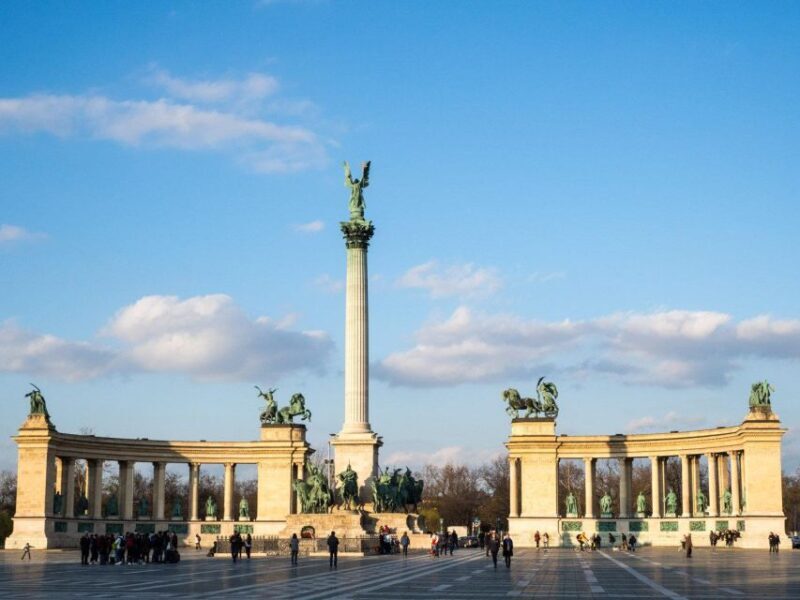 7 hour Budapest walking tour - Key Points
