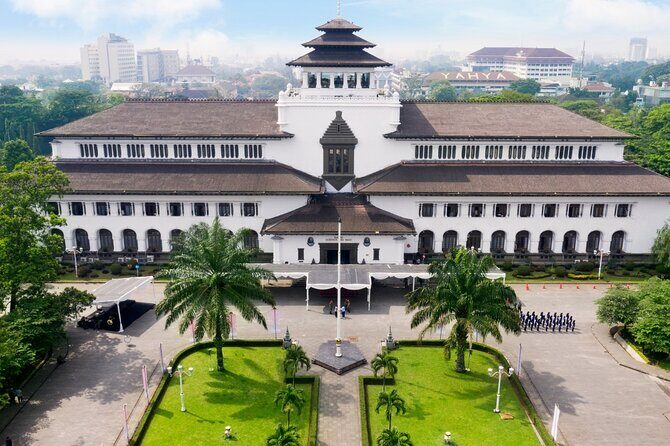 7 Hour Private Bandung City Tour - FAQs