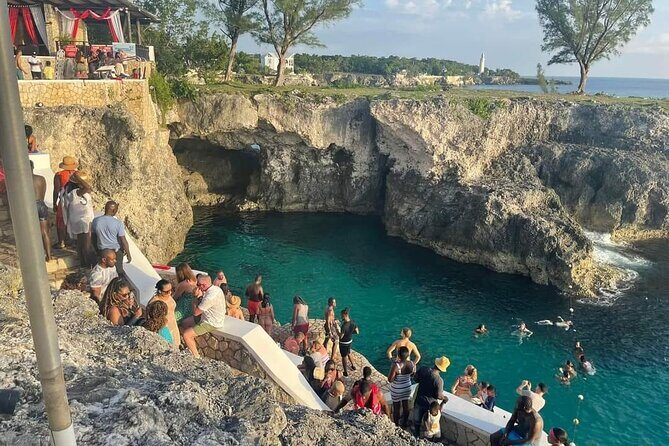7 Mile Beach and Rick's Cafe in Negril from Montego Bay Private Tour - Who Should Consider This Tour?