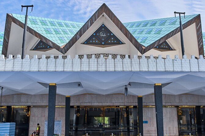 7 Wonders of Kuala Lumpur Private Tour with Twin Towers Ticket - Authentic Perspectives from Travelers