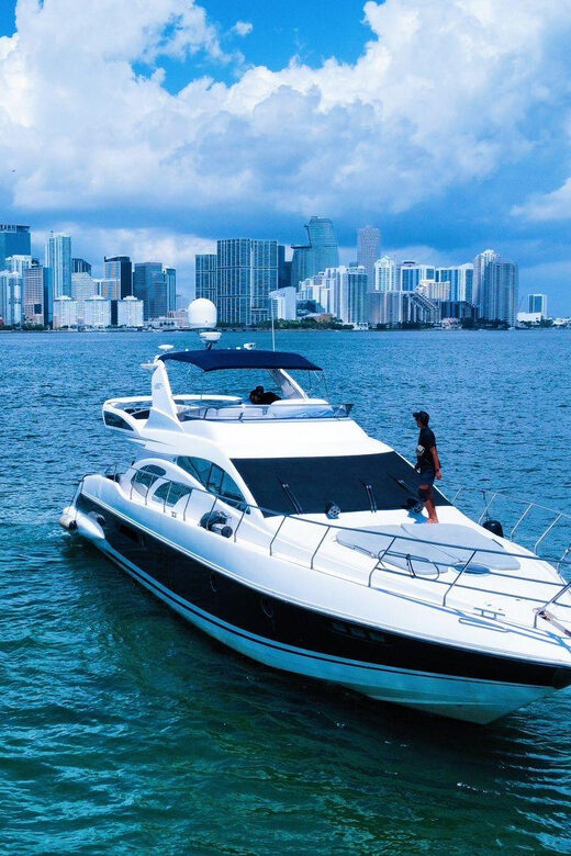 70ft Azimut available in Miami for up to 13 people. - Setting the Scene: A Luxury Yacht in the Heart of Miami