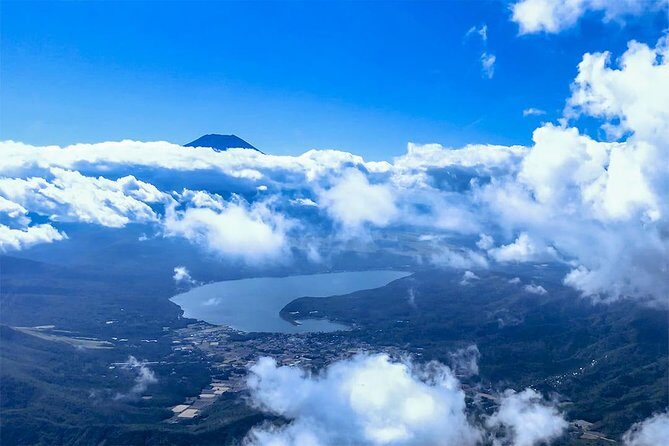 75 mins Tokyo-Mt.Fuji Tour: Mt. Fuji Helicopter Tour - An Inside Look at the Helicopter Experience