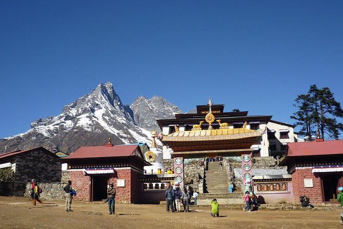 8 days trek to Everest - Day 4: Trek to Thyangboche and Its Monastery