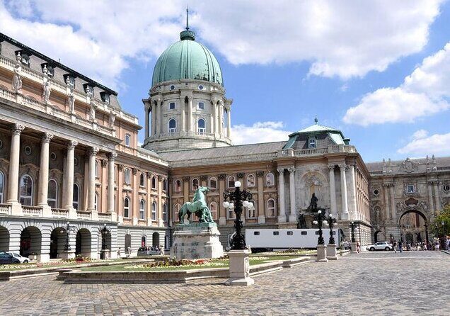 8-hour private Budapest city tour by car / minivan - Key Points