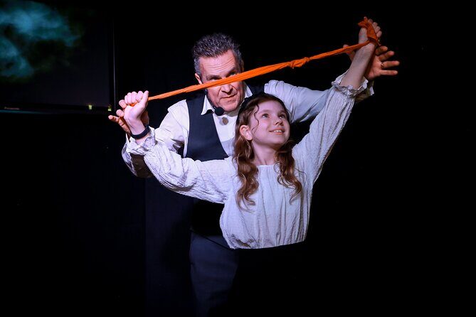 90 Minute Family Close-Up Magic and illusionism Show in Blackpool - Introduction: A Family Magic Night Worth Booking