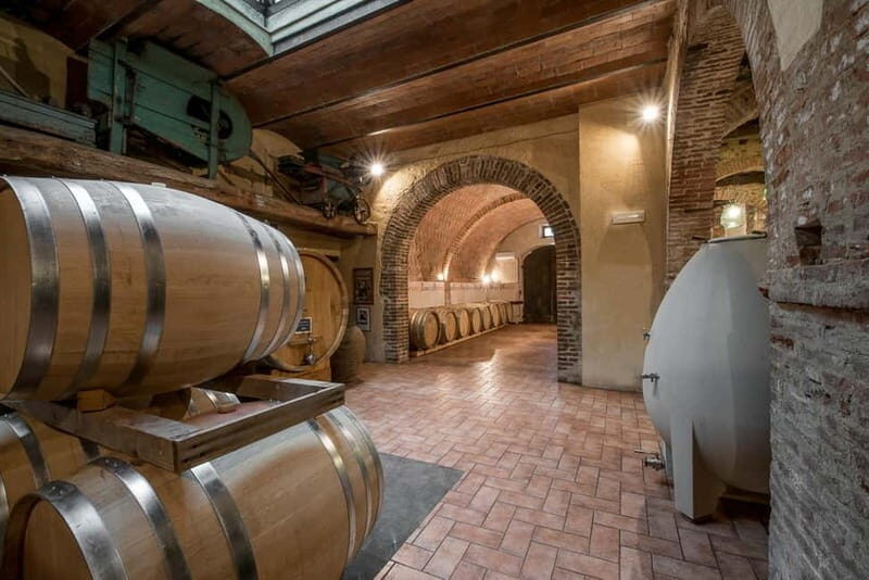 A 16th-century farmhouse between the Crete Senesi and Val d'Orcia, a tour through history and wine. - Practical Considerations
