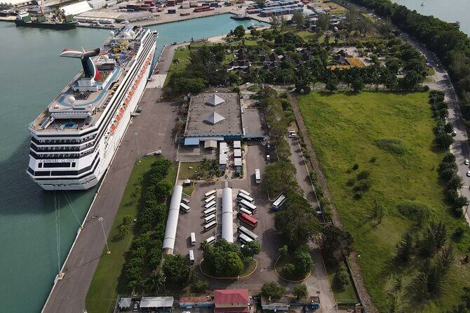 A day at the Beach at Doctor's Cave- Montego Bay with pickup - A Relaxing Day at Doctor’s Cave Beach in Montego Bay: A Detailed Review