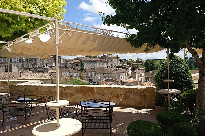 A day in Saint-Émilion and its Châteaux in a private tour (Van Luxe) - FAQ