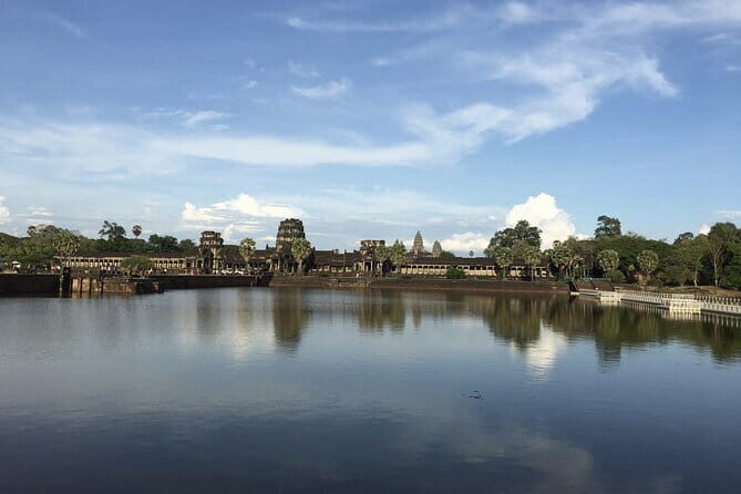 A Day Trip Angkor Wat Temples With Sunrise by English Speaking Tour Guide - Exploring the Angkor Archaeological Park